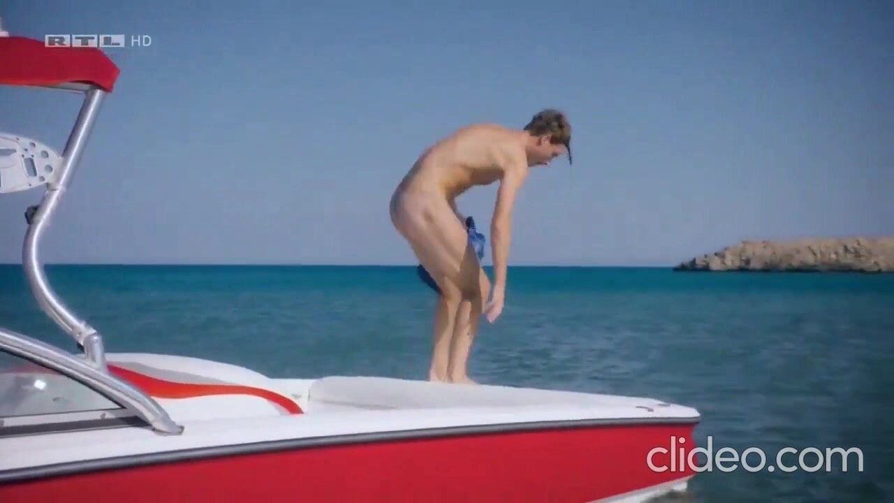 Man Naked In Reality Show 1538
