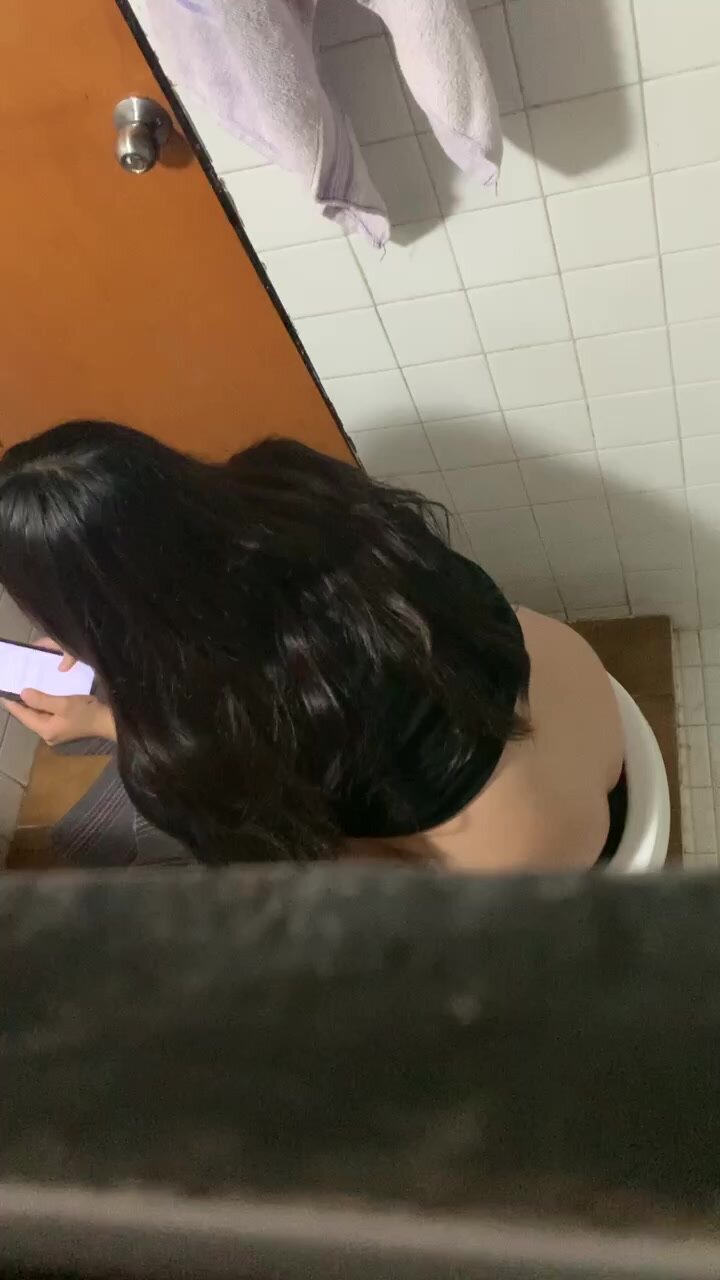 Pissing Girls 4