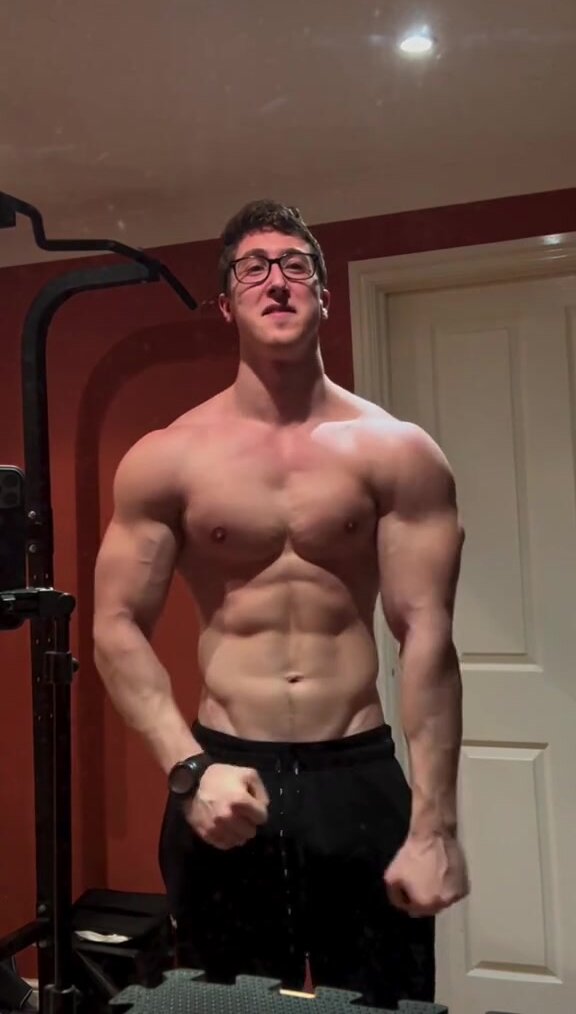 Flexing The Sexy Way