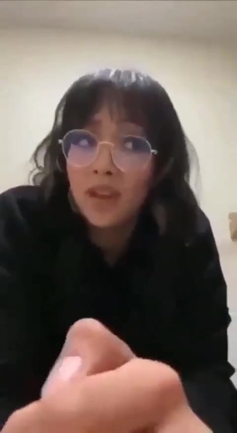 Girl Clapping Her Big Ass Cheeks