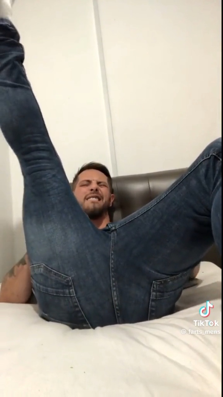 Gorgeous Men Farts Compilation