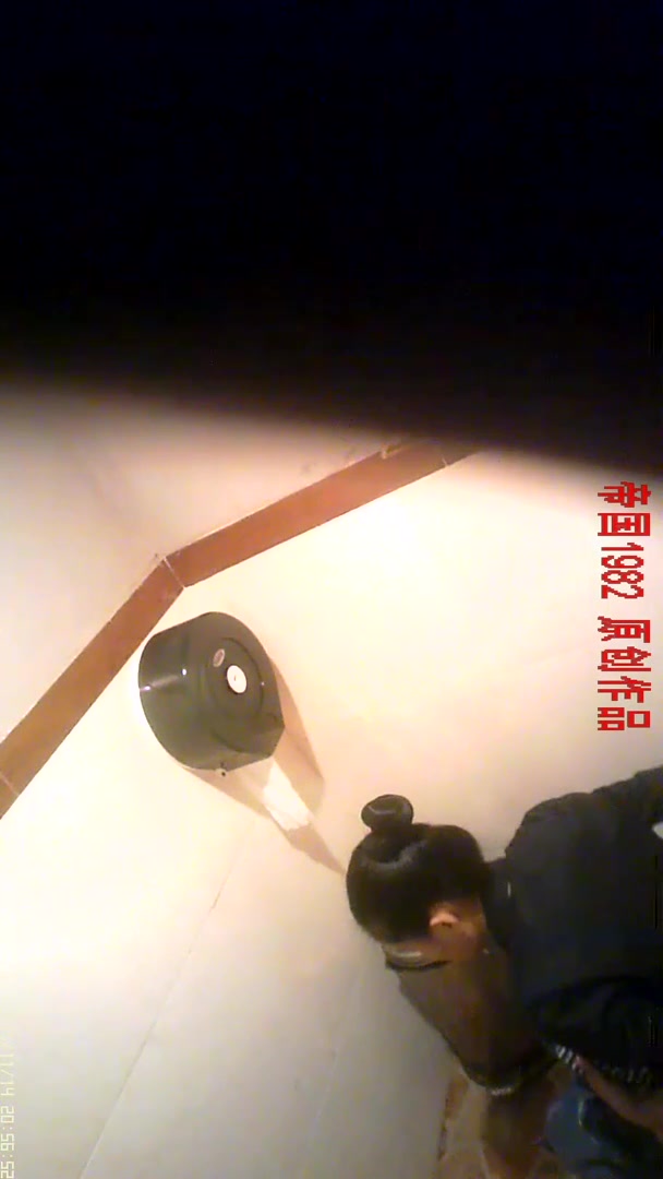 China Coffee Shop Toilet Voyeur Video 2