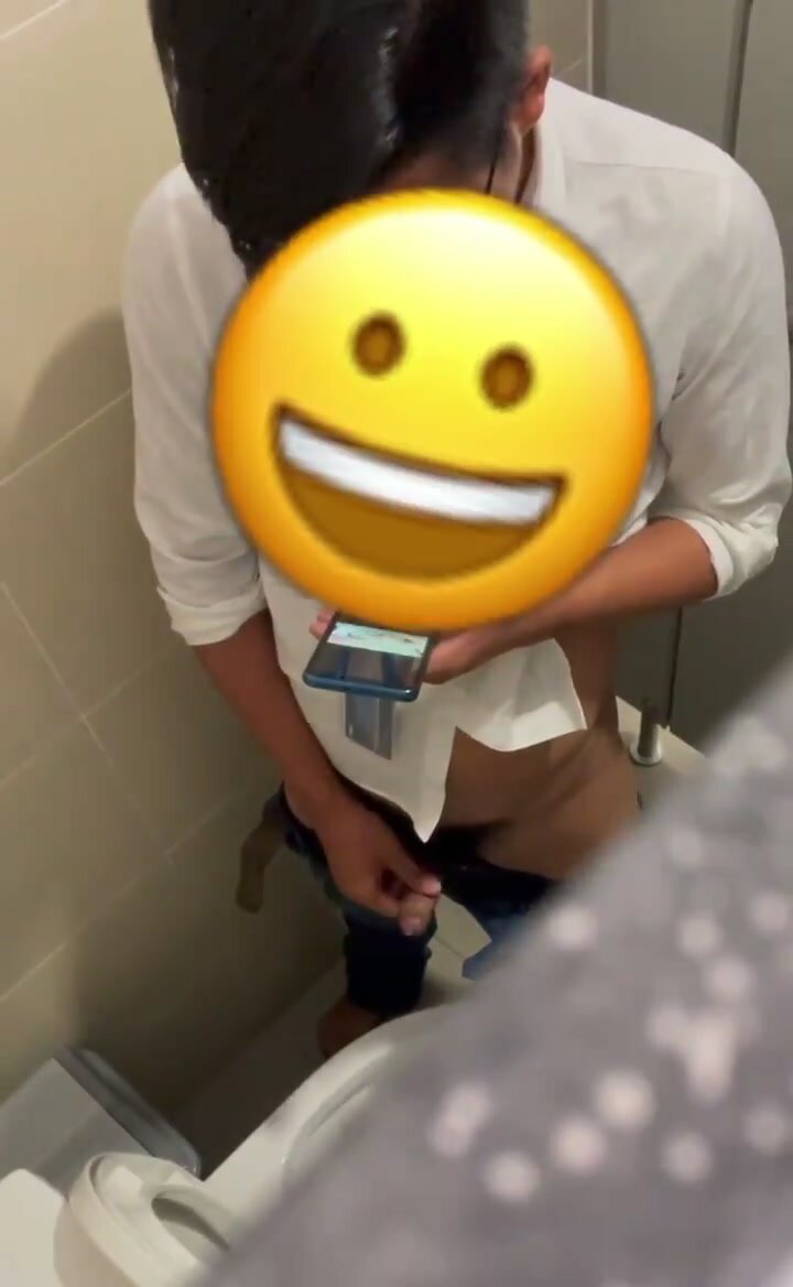Toilet Spy 183