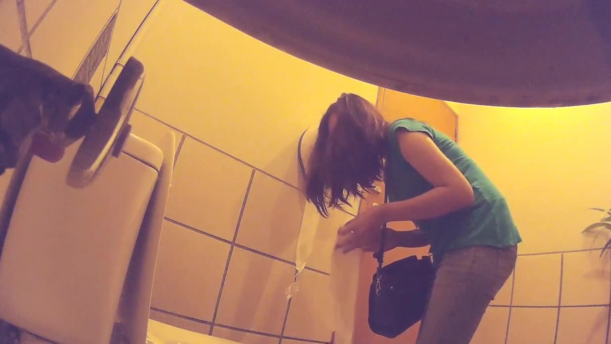 Girl Indonesia Toilet
