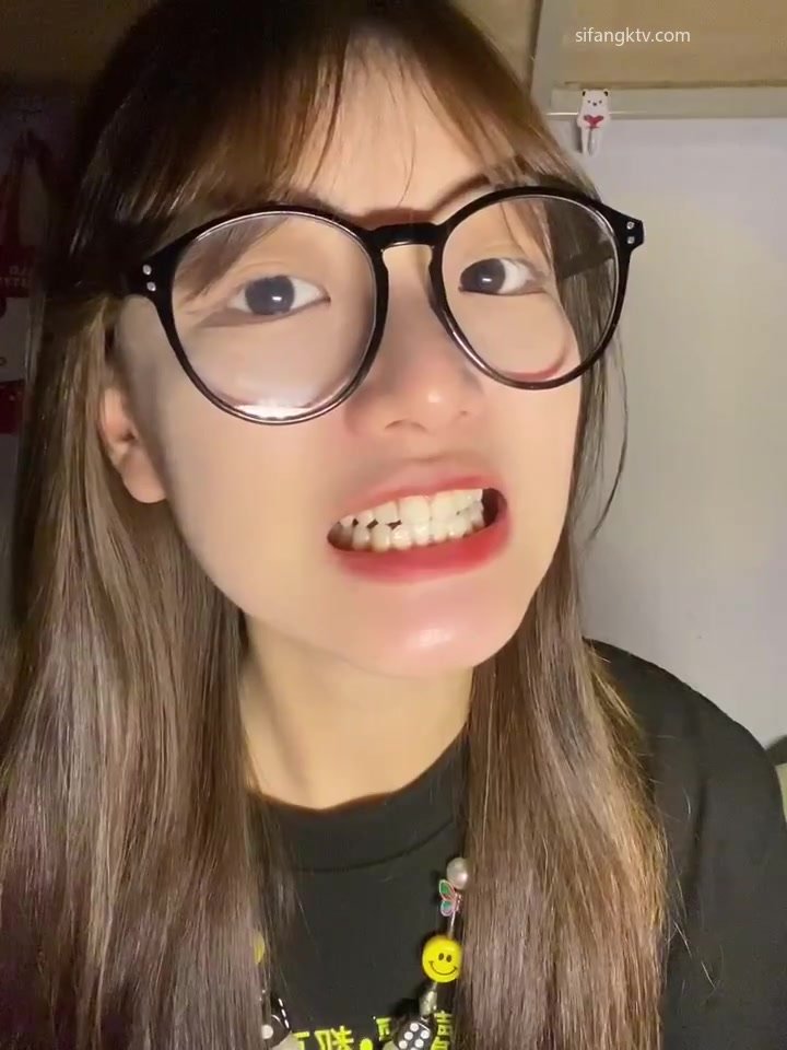 Chinese Glasses Girl Uvula5