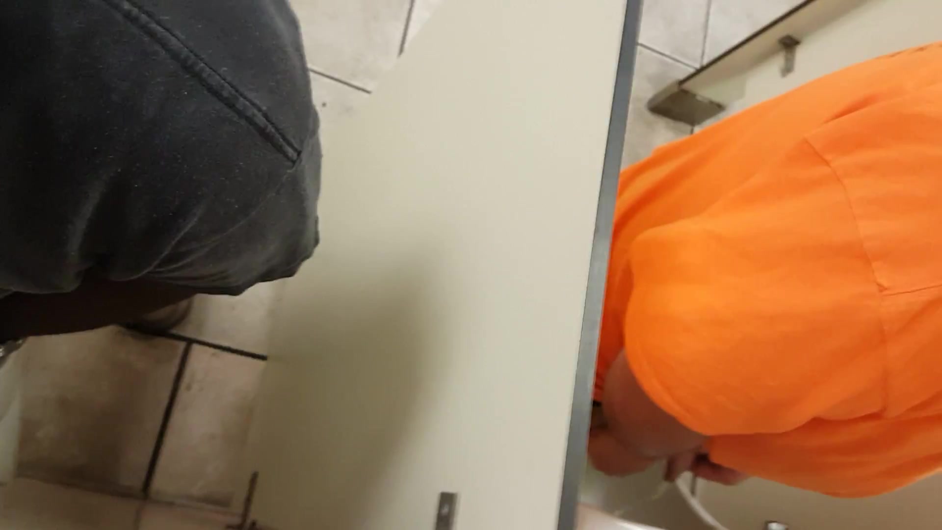 15th Successful Urinal Spy Attempt
