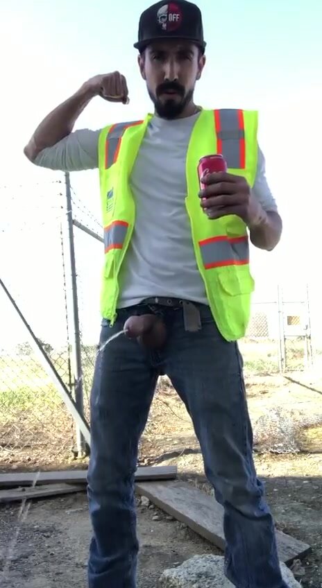 Hot Men Pissing Outside 25