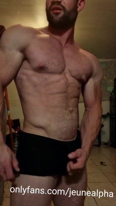 Massive Muscles Flex And Cum