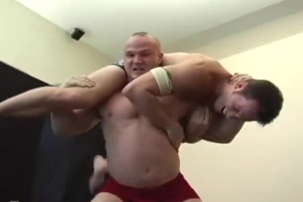Size Difference Wrestlers
