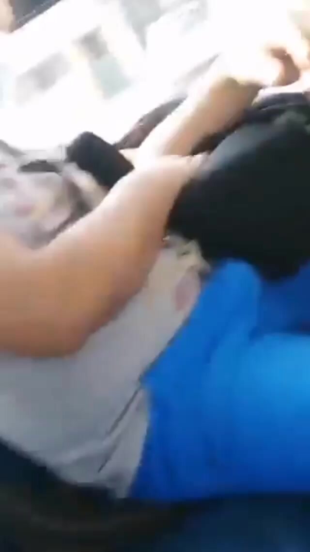 Agarrando Bulto De Gordito En Bus