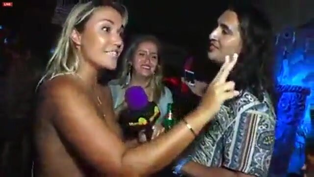 Reportera Desnuda