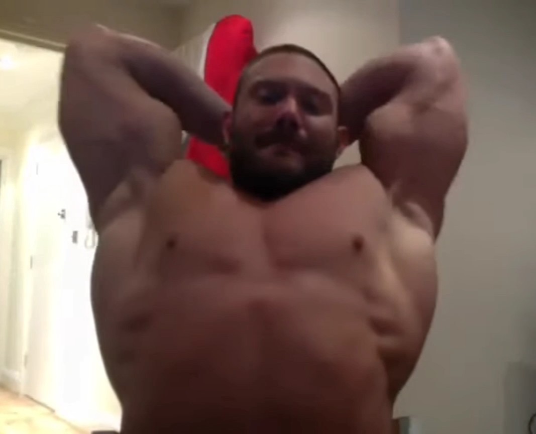 Hunk Rips His Shirt And Flexes